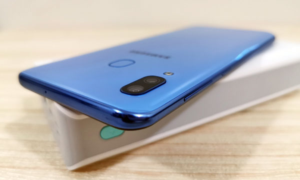 Samsung Galaxy A30 Review: Impressive Display and Decent Cameras ...