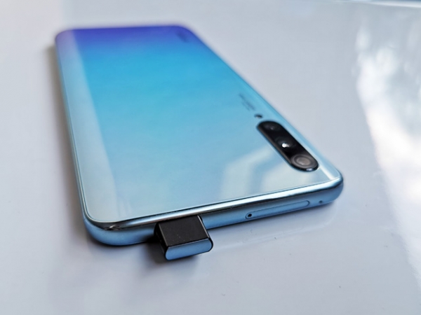 Huawei Y9s Review: New Design, Same Pop–up Selfie Camera, Better ...