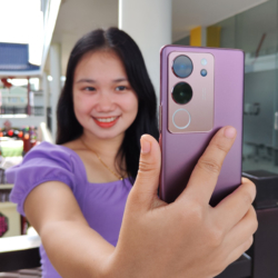 vivo V29 5G REVIEW: Impressive Display and Multi–color Aura Light for ...