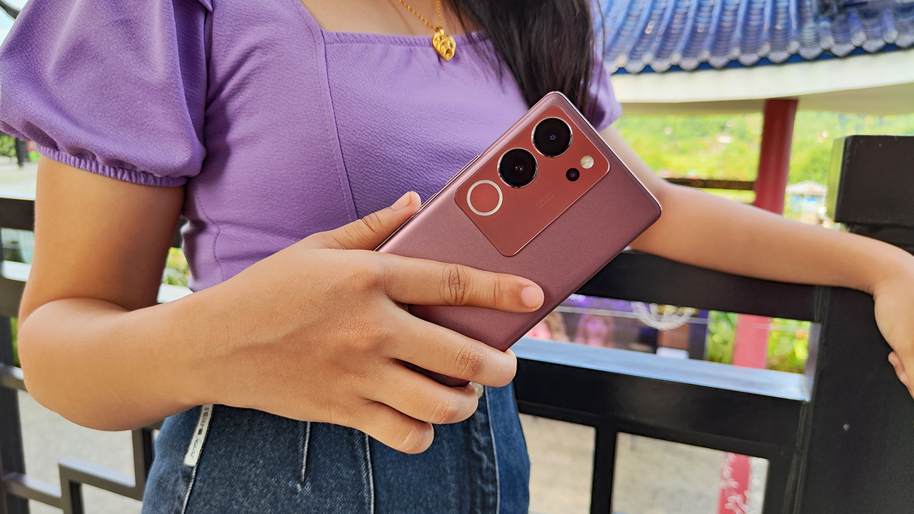 vivo V29 5G REVIEW: Impressive Display and Multi–color Aura Light for ...