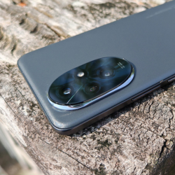 HONOR 200 REVIEW – Compact Portrait Master with Long–lasting Battery ...